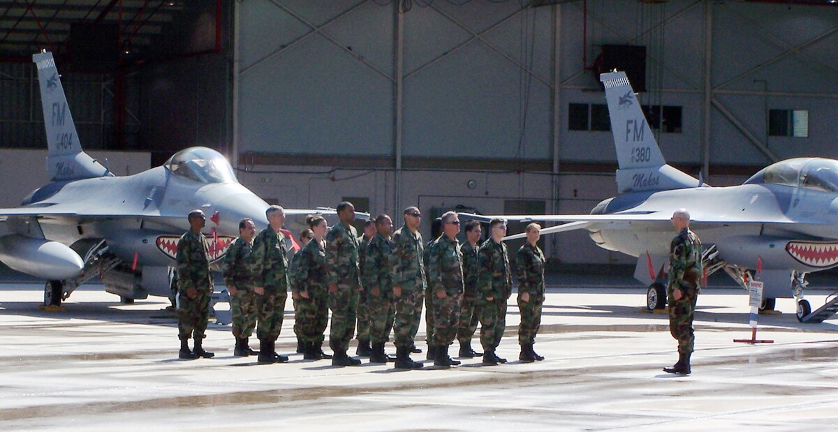 Air Force Reserve goes Hollywood > Air Force > Article Display