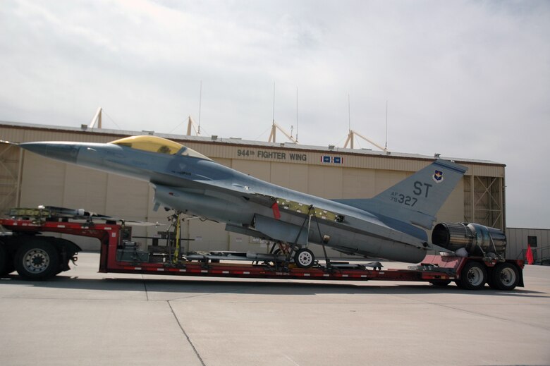 Static F-16 arrives at the 944th Fighter Wing > 944th Fighter Wing ...