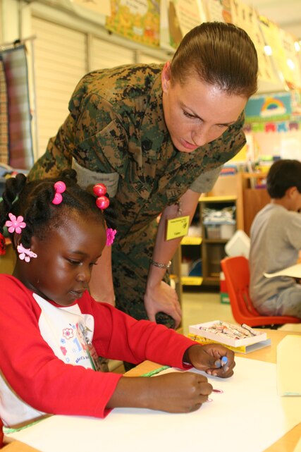 Marine introduces students to 'Fine' art > U.S. Marine Corps Forces ...