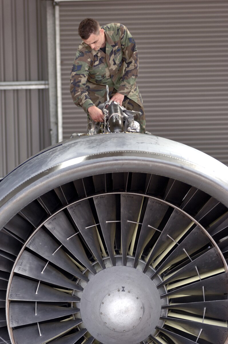 Aerial port Airmen make own training opportunities > Air Force > News