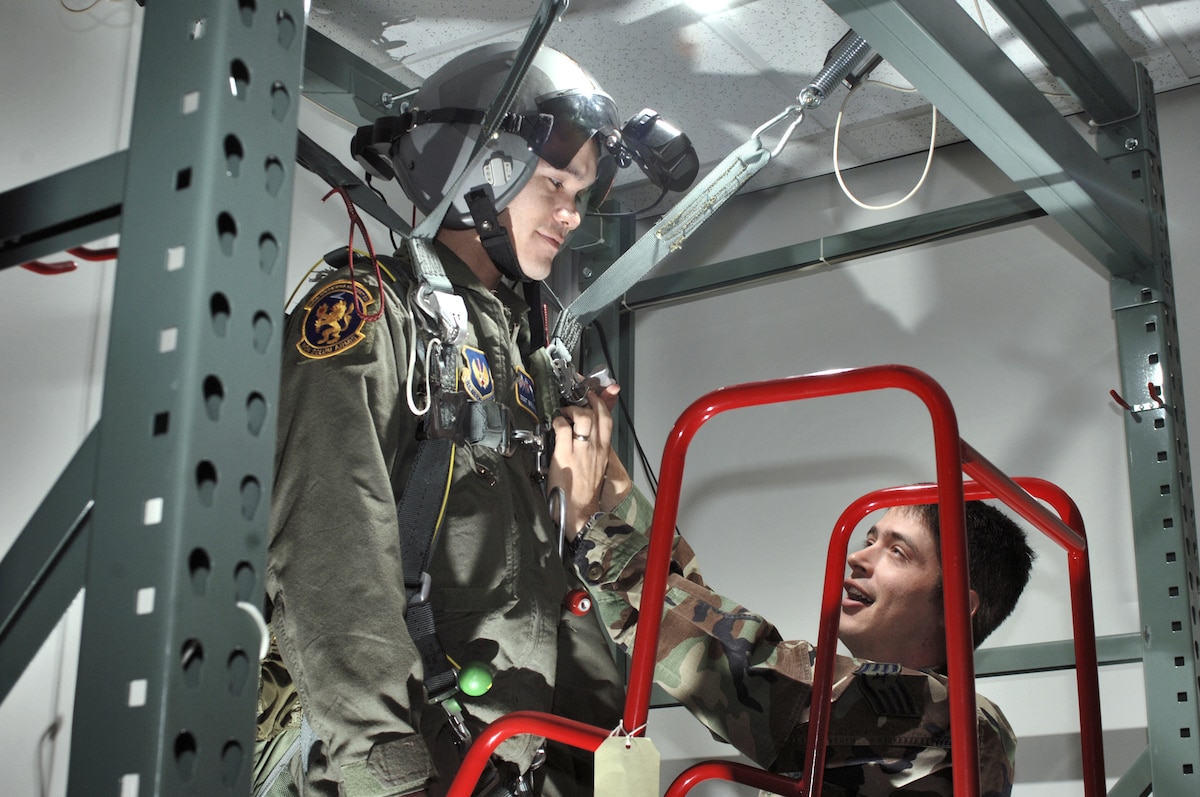 Parachute practice makes perfect > Air Force > Article Display
