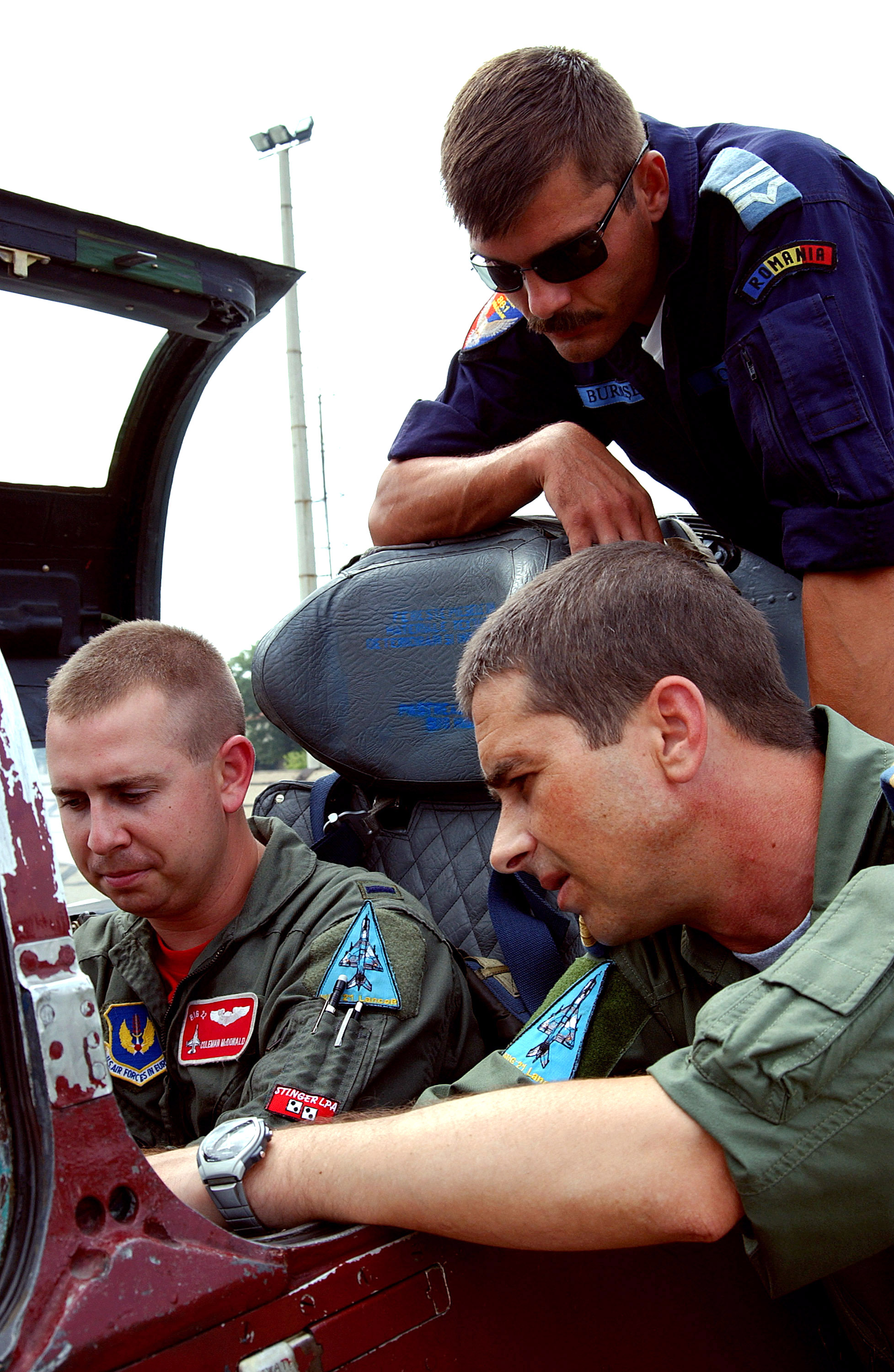 Viper Lance pilots trade rides