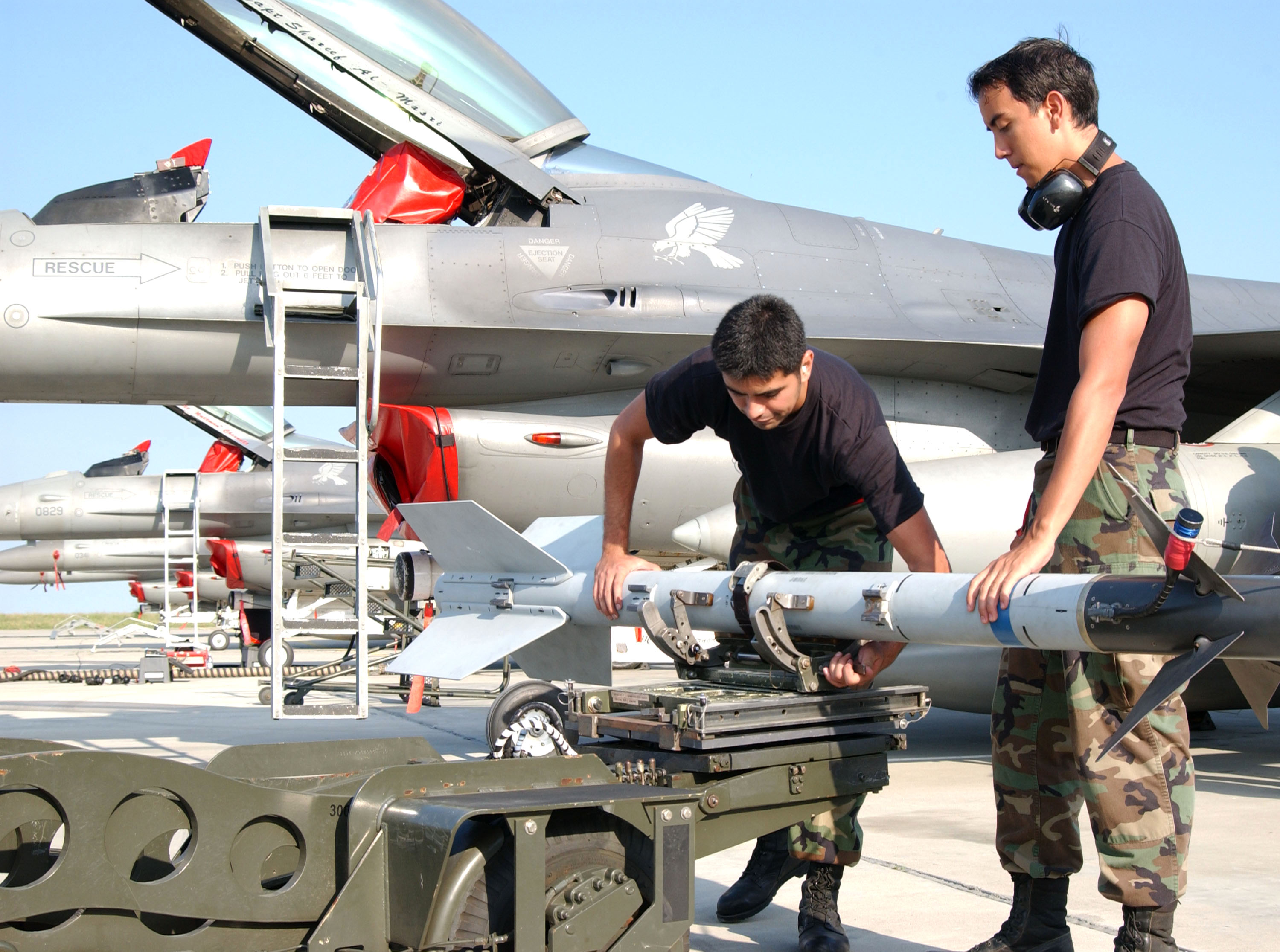 Maintainers keep jets healthy, safe during Viper Lance > Air Force ...