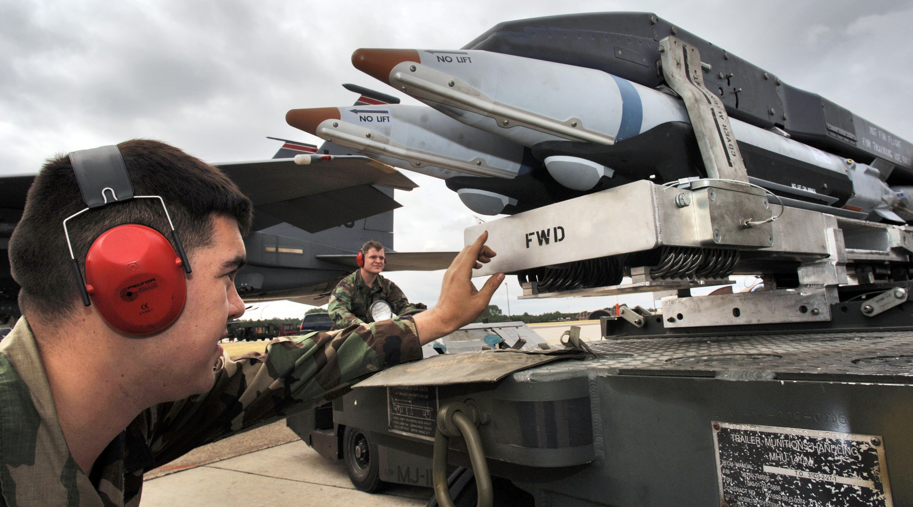 Small-diameter bomb ready for war on terror > Air Force > Article Display