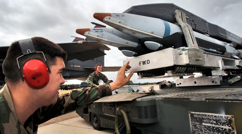 Small-diameter bomb ready for war on terror > U.S. Air Force > Article ...