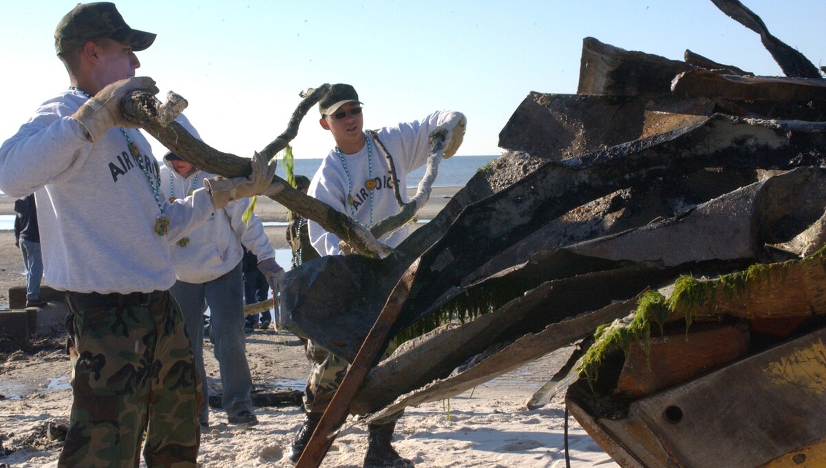 Beach cleanup > 33rd Fighter Wing > Article Display