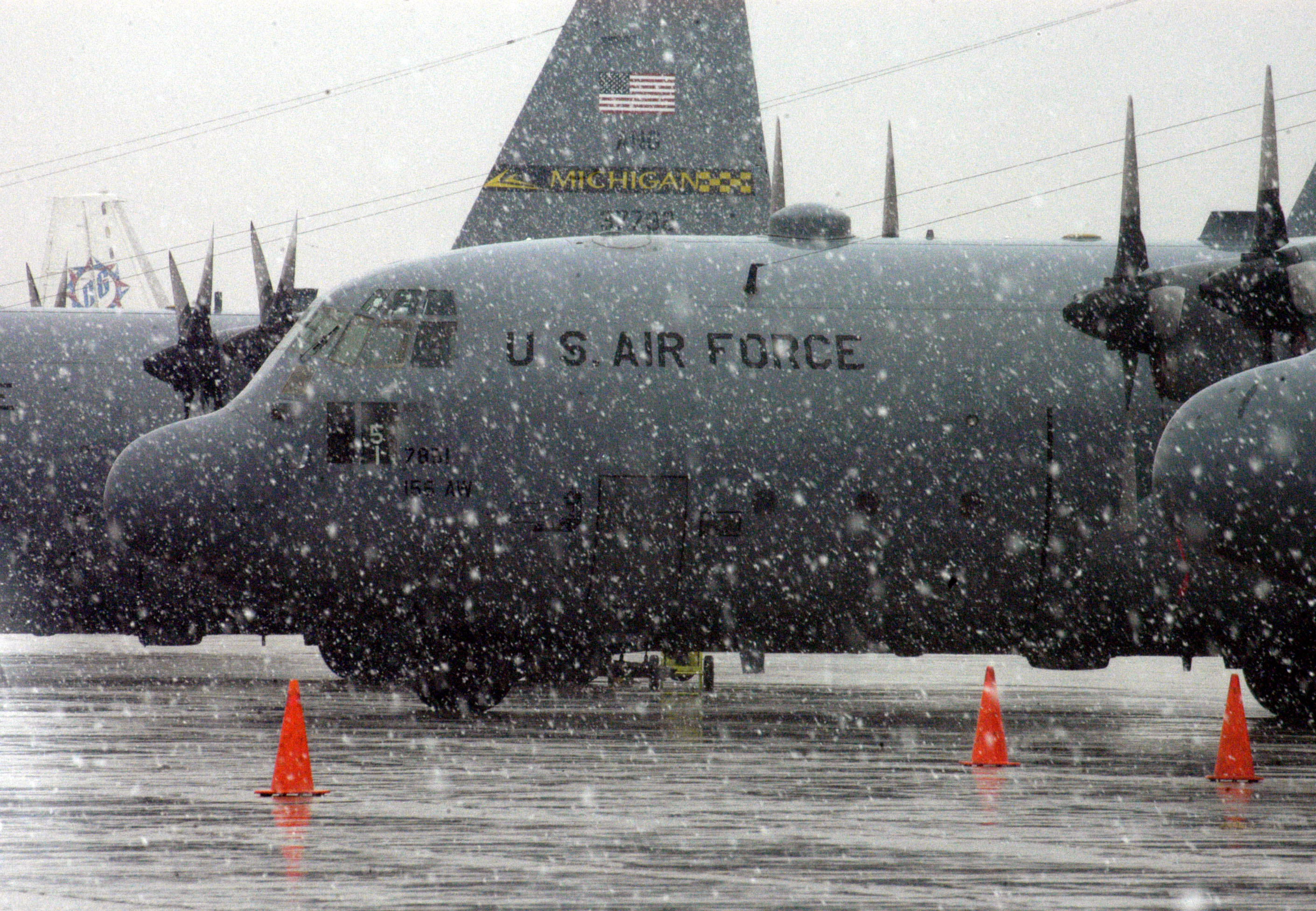 Airfield receives first snow fall > U.S. Air Forces Central > Display