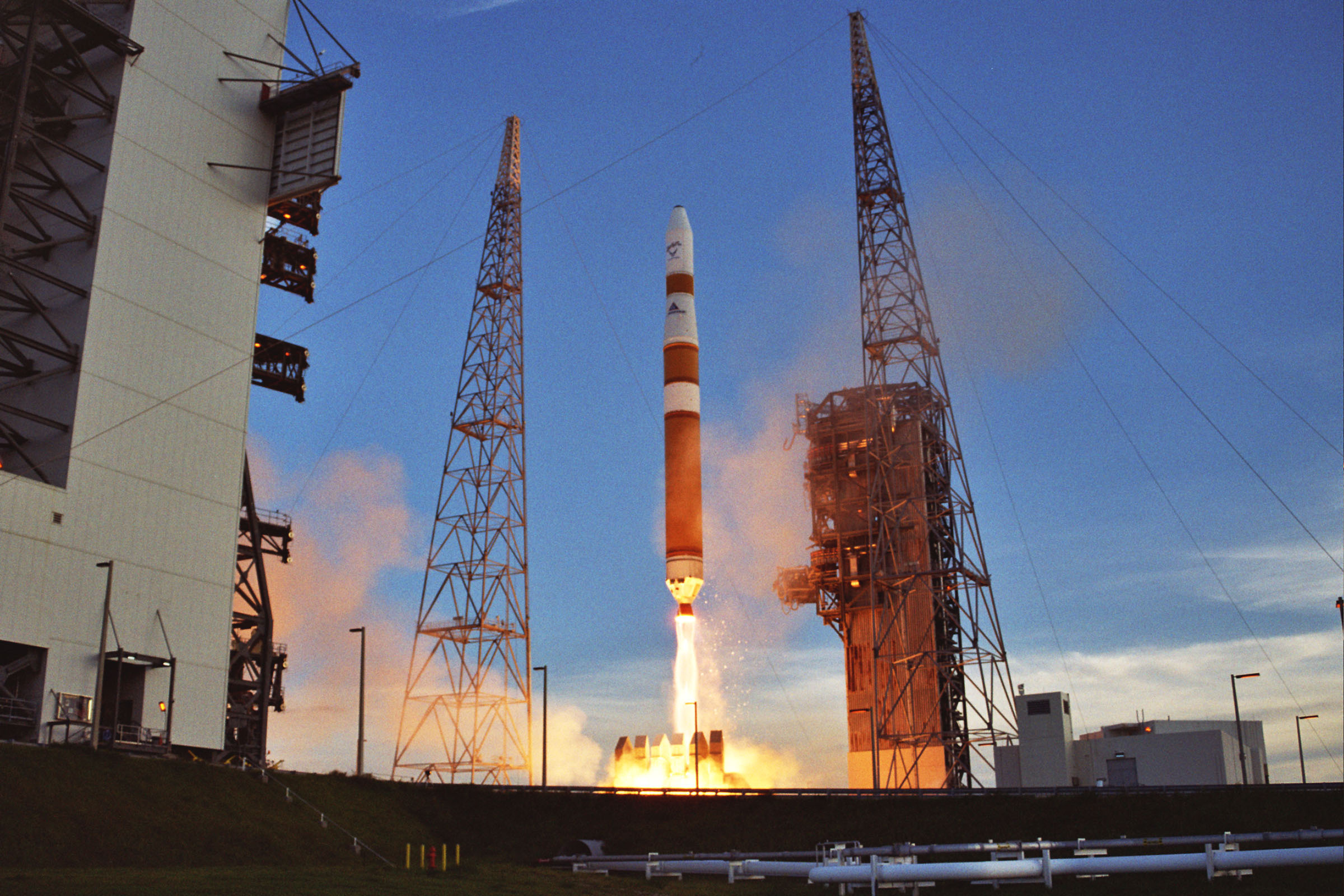 Delta IV launch Aug. 29, 2003