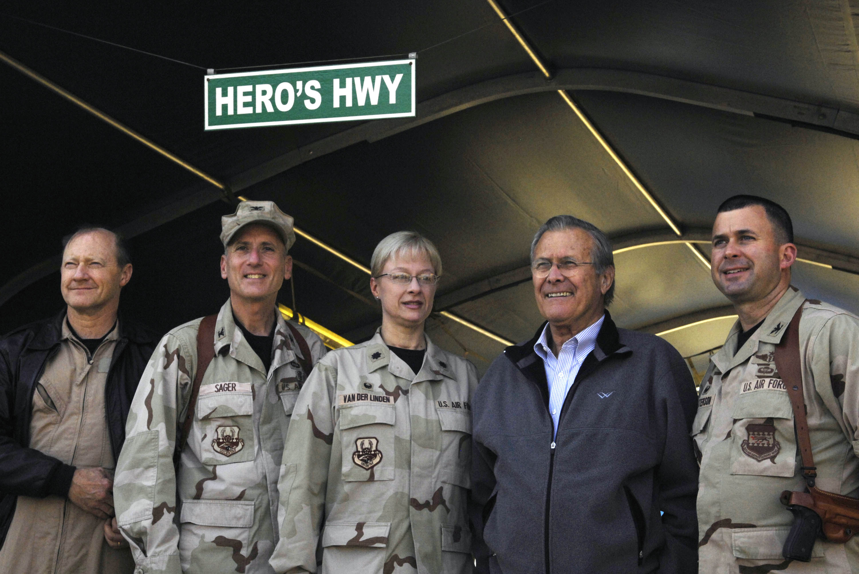 Rumsfeld thanks servicemembers in Iraq > Air Force > Article Display