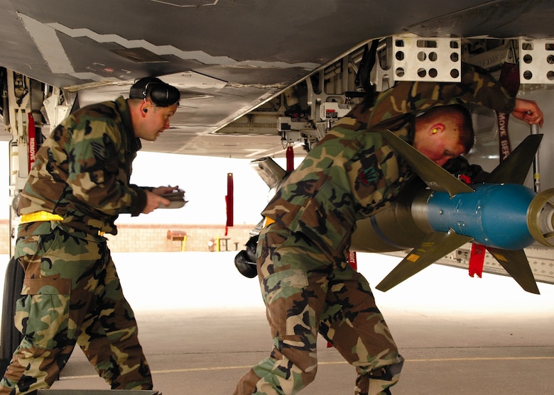 Weapons Load Crew of the Quarter competition shows off 'best of the ...