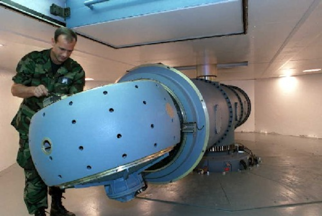 Contraves 120 inch Model M445, 2-axis platform, capable of 50g with a ...