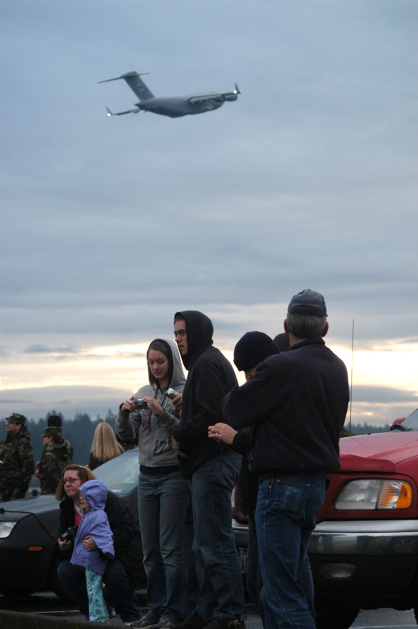 10 Globemaster IIIs fly in formation over Washington state > Air Force ...