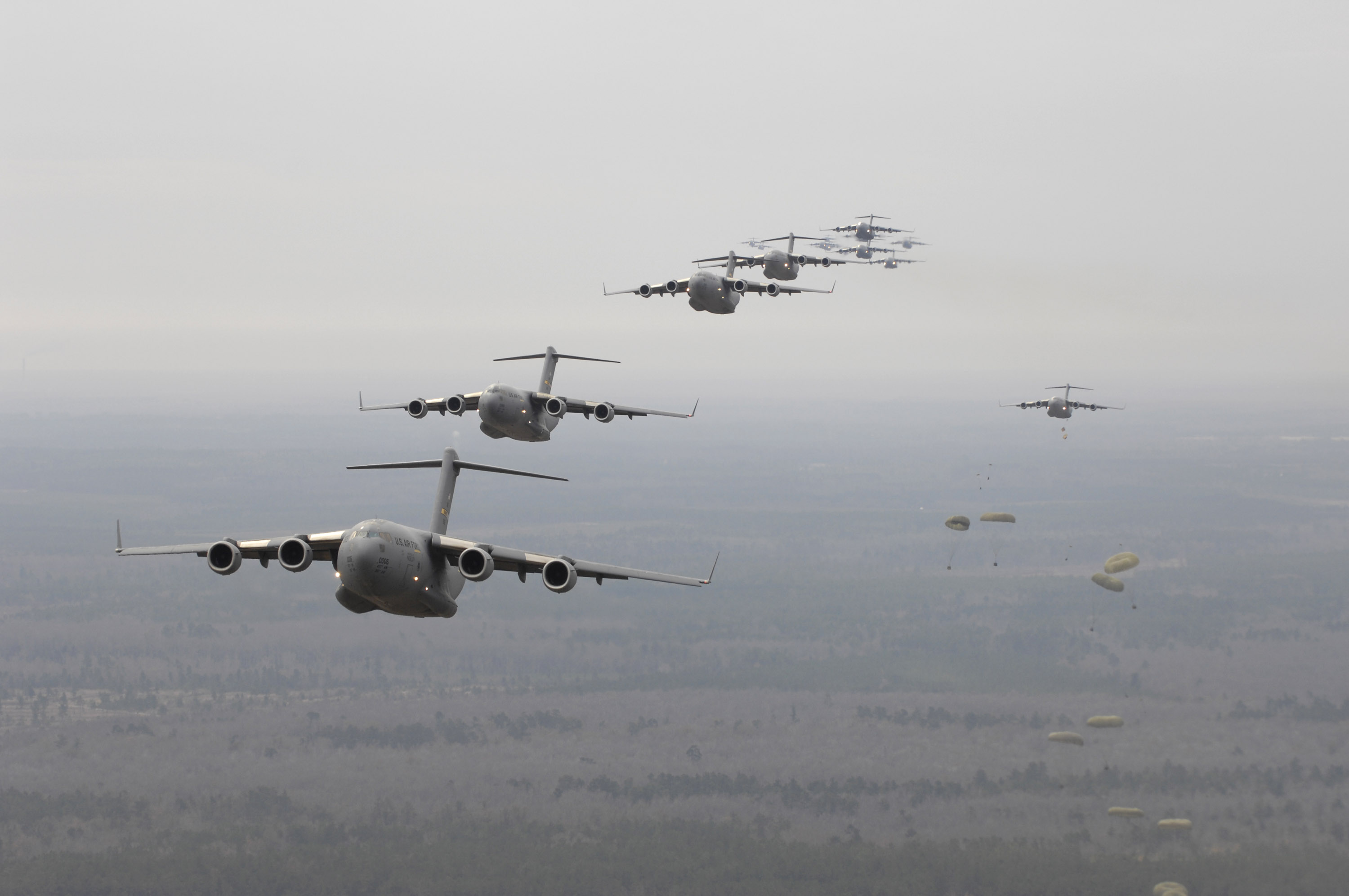 C-17 Globemaster III: AMC's 'workhorse' meeting airlift needs across ...