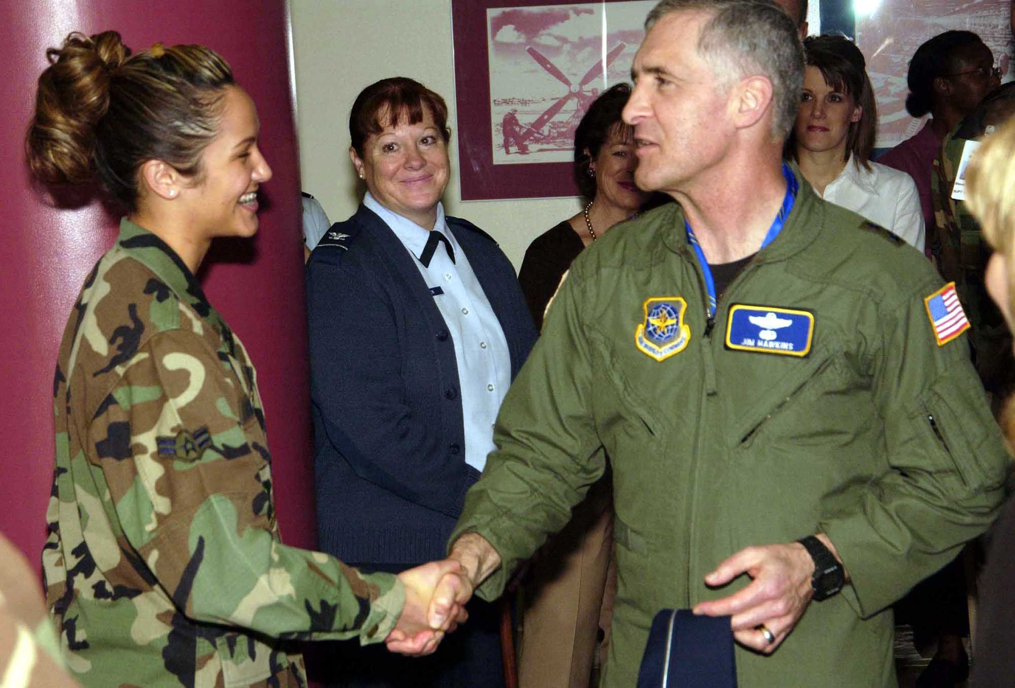 AMC warfighting commander visits Travis > Air Mobility Command ...