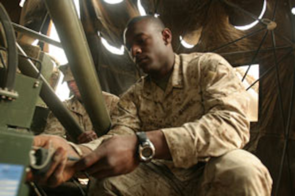 MWCS-38 fights Al Asad communications battle > 3rd Marine Aircraft Wing ...