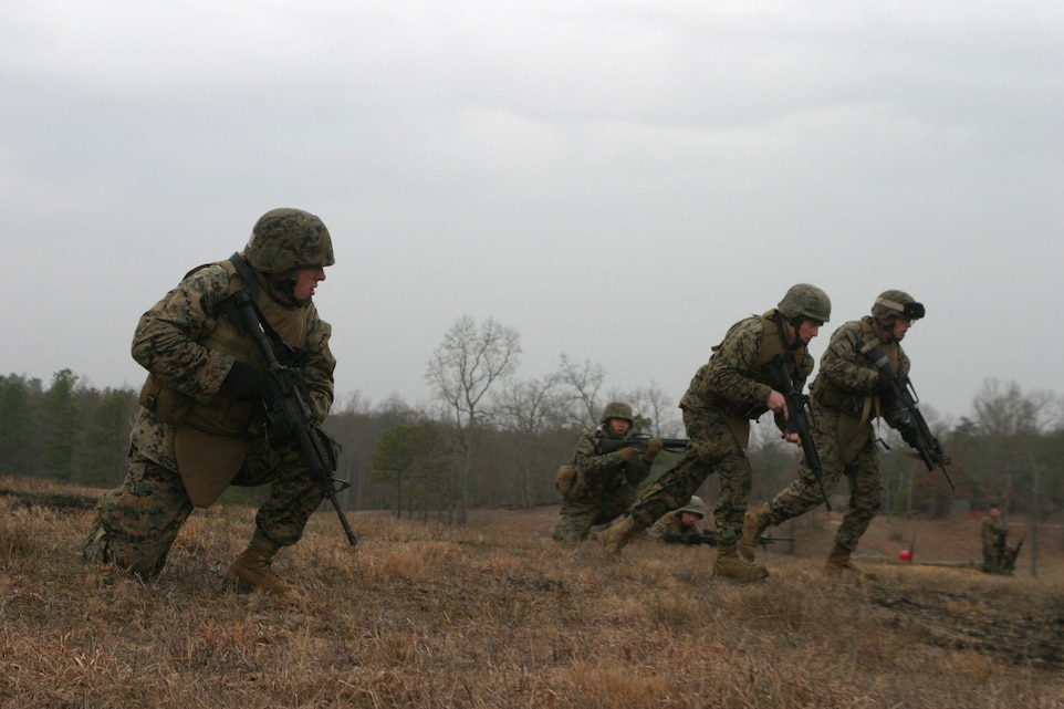 24 MEU Marines train for night ops > 24th Marine Expeditionary Unit > News
