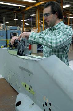 F-16 pylons receive upgrade > Air Force > Article Display