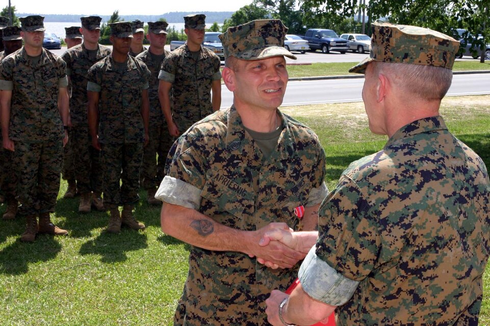 Communications chief receives Bronze Star > 2nd Marine Division > Article