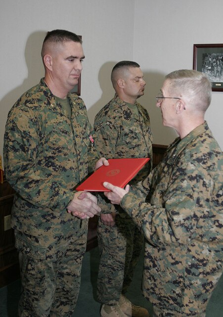 Tullahoma, Tenn. native recieves Bronze Star > 2nd Marine Division ...