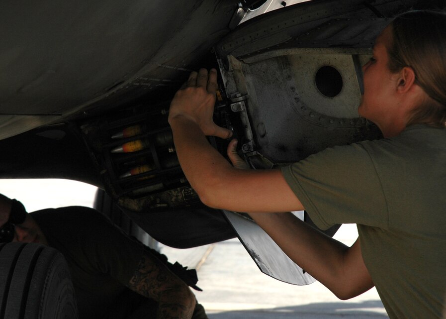 Ordnance Marines keep the bombs coming > United States Marine Corps ...