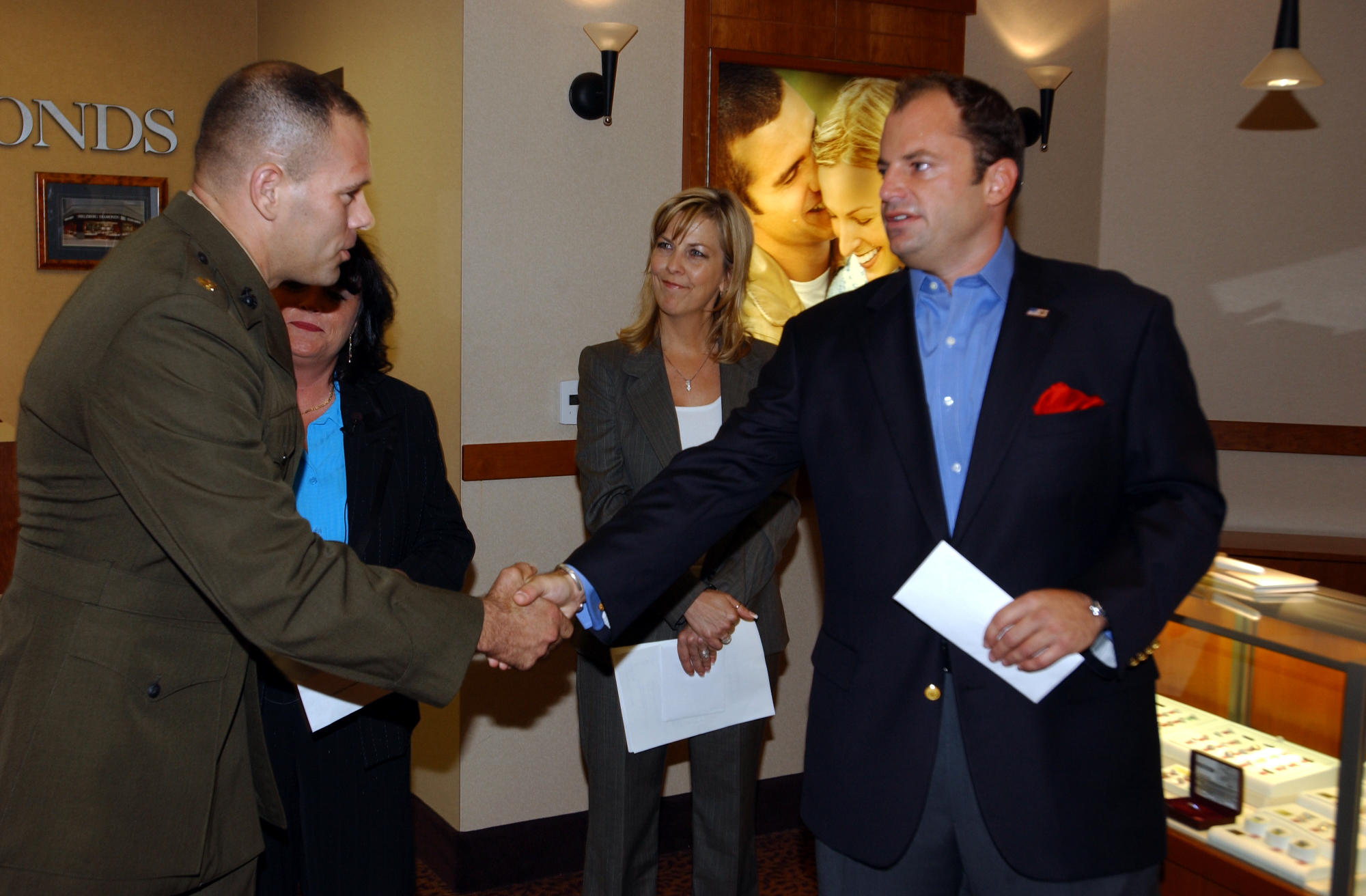 Miramar Marine tackles jewelry thief > Marine Corps Air Station Miramar ...