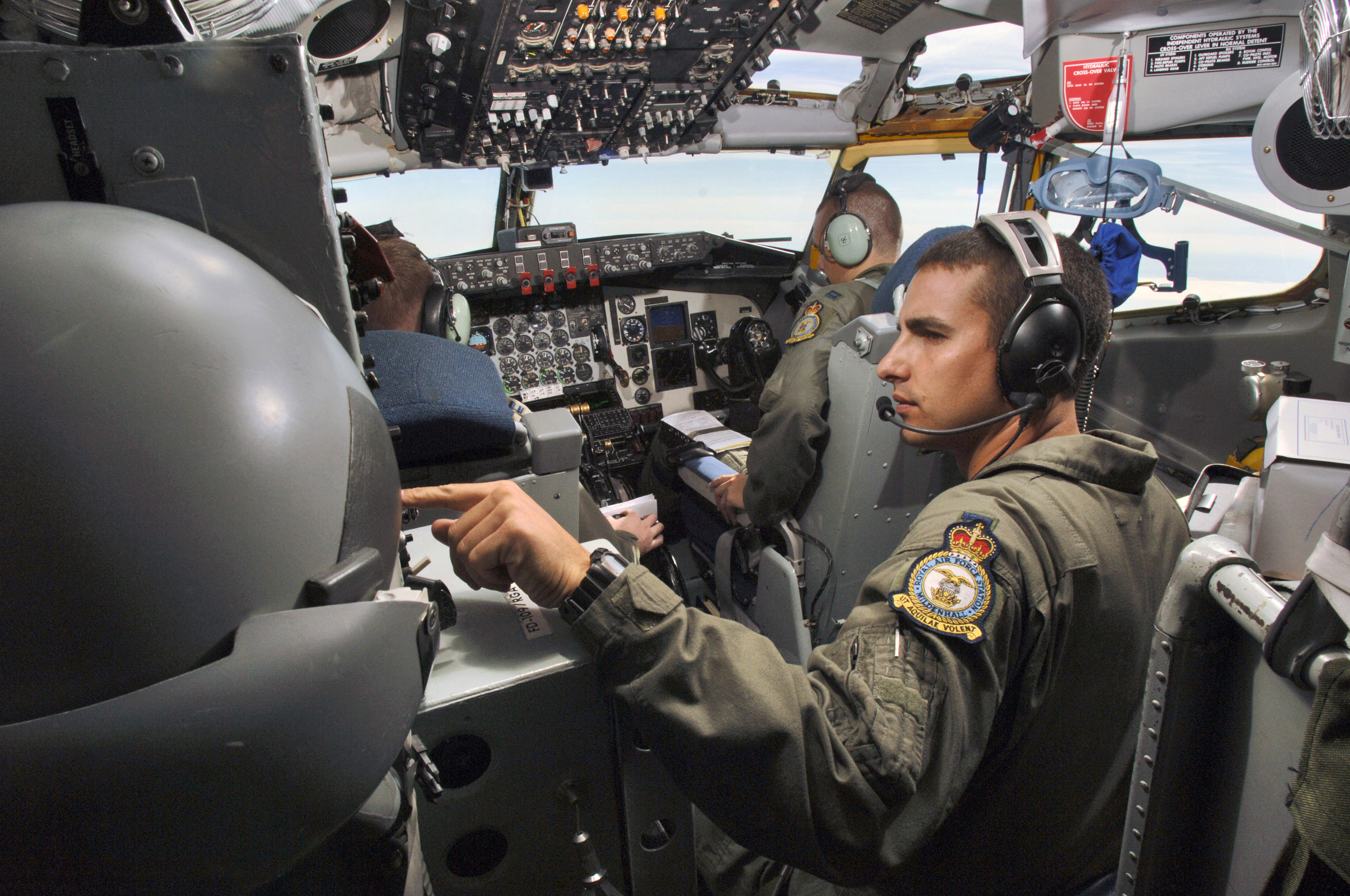 Long days, flexibility part of tanker crew's life > Air Force > Article ...