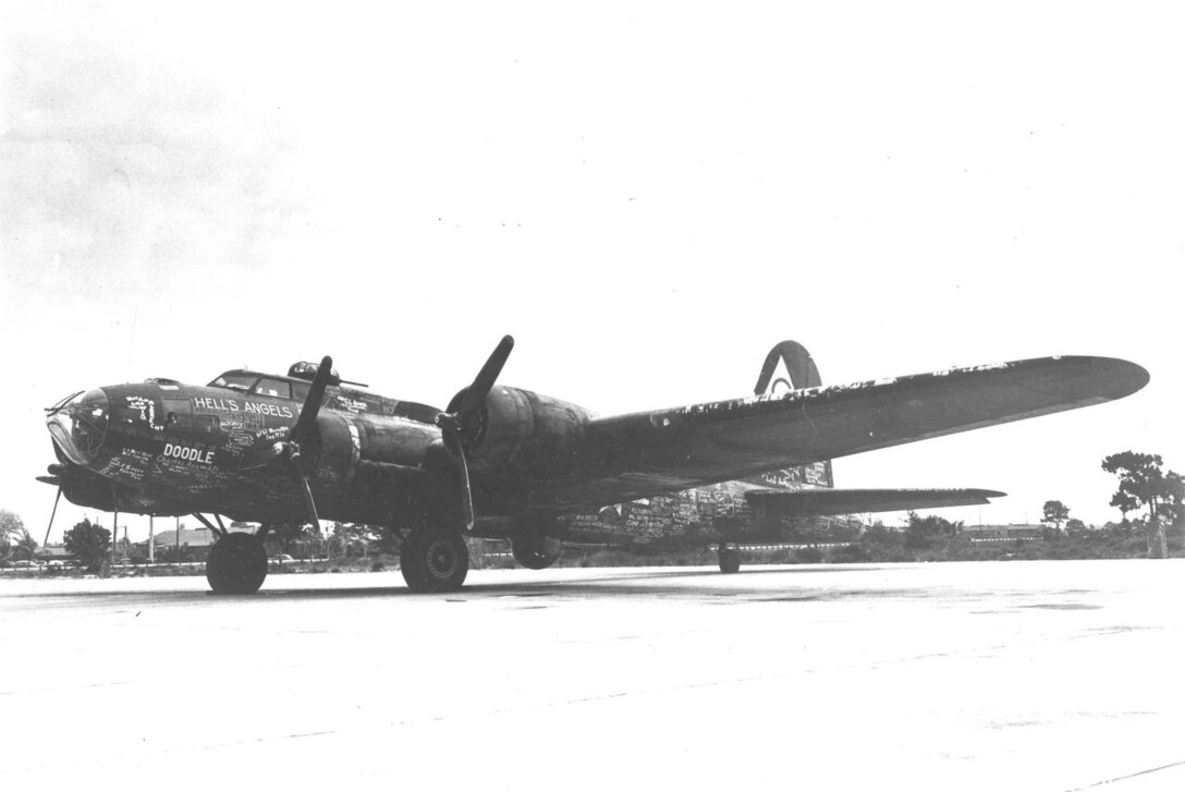 Boeing B-17F "Hell's Angels"