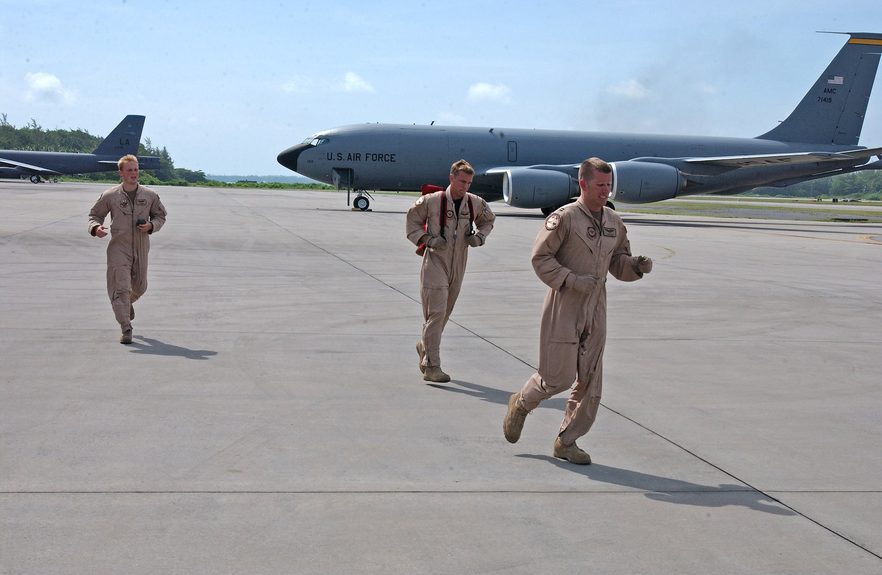 KC-135 operations -- the flow behind the mission > Air Force > Article ...