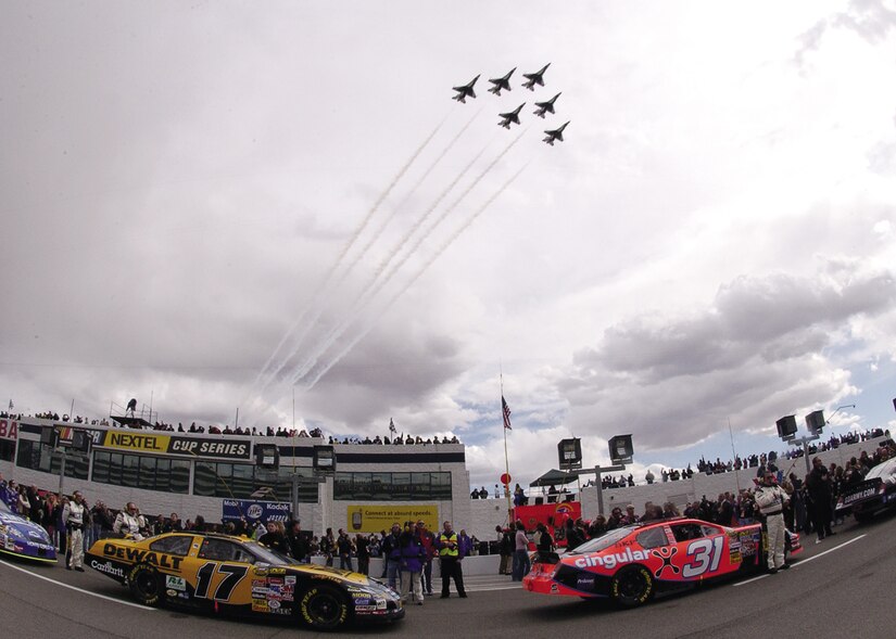 NASCAR flies > U.S. Air Force > Article Display