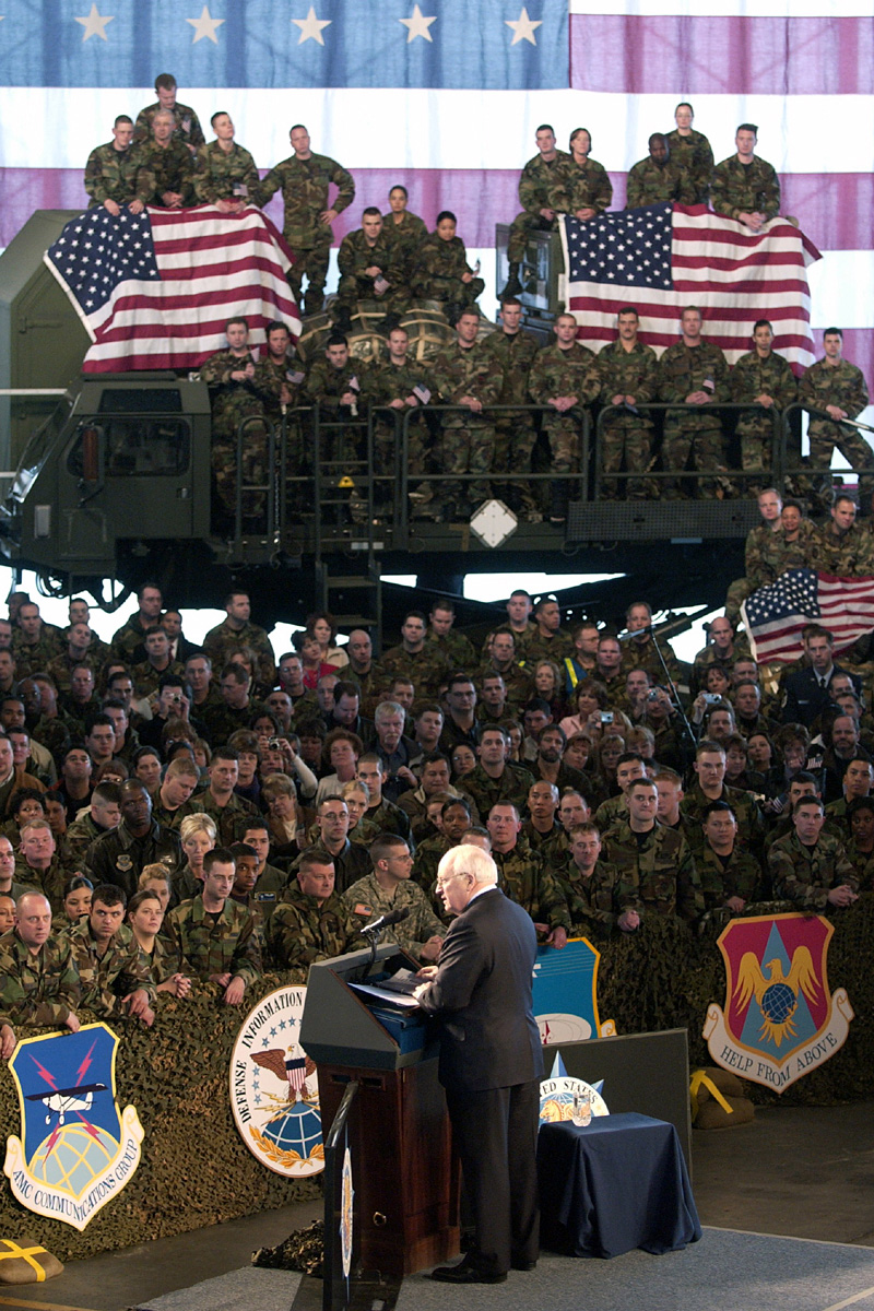 Vice president visits Scott AFB > Air Force > Article Display