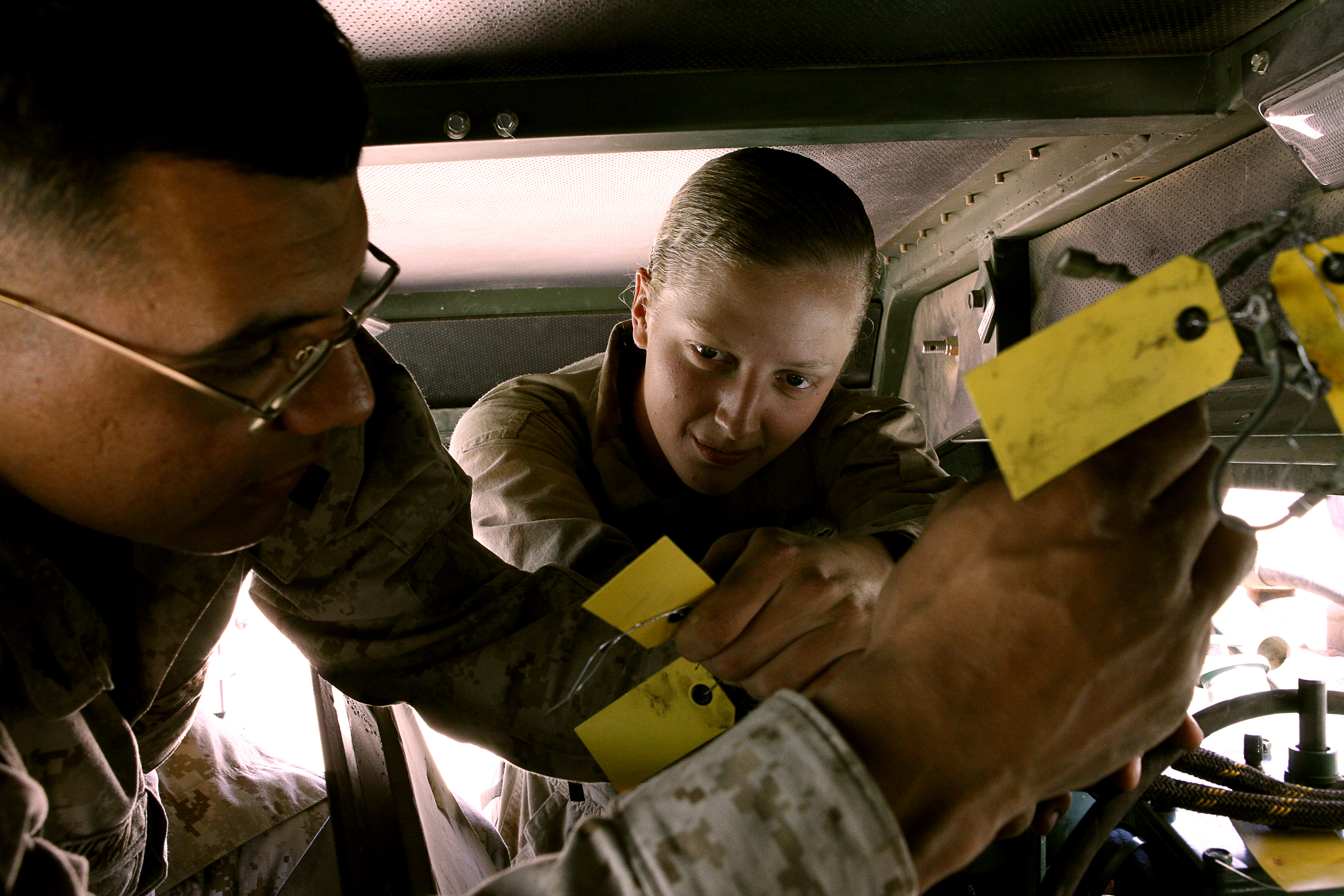 Marine mechanics in Iraq keep supply convoys rolling > 1st Marine ...