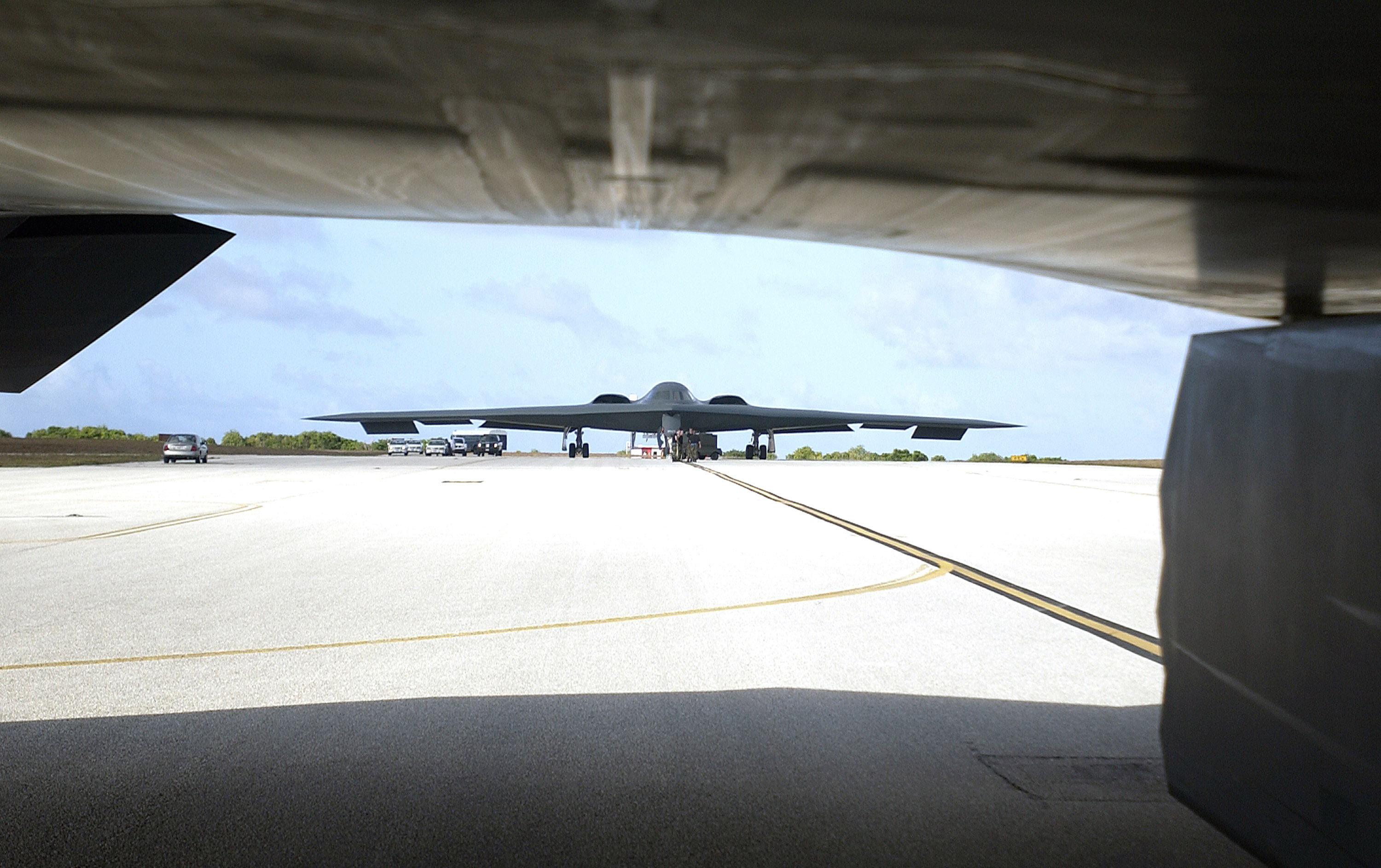 B-2s arrive at Andersen > Air Force > Article Display