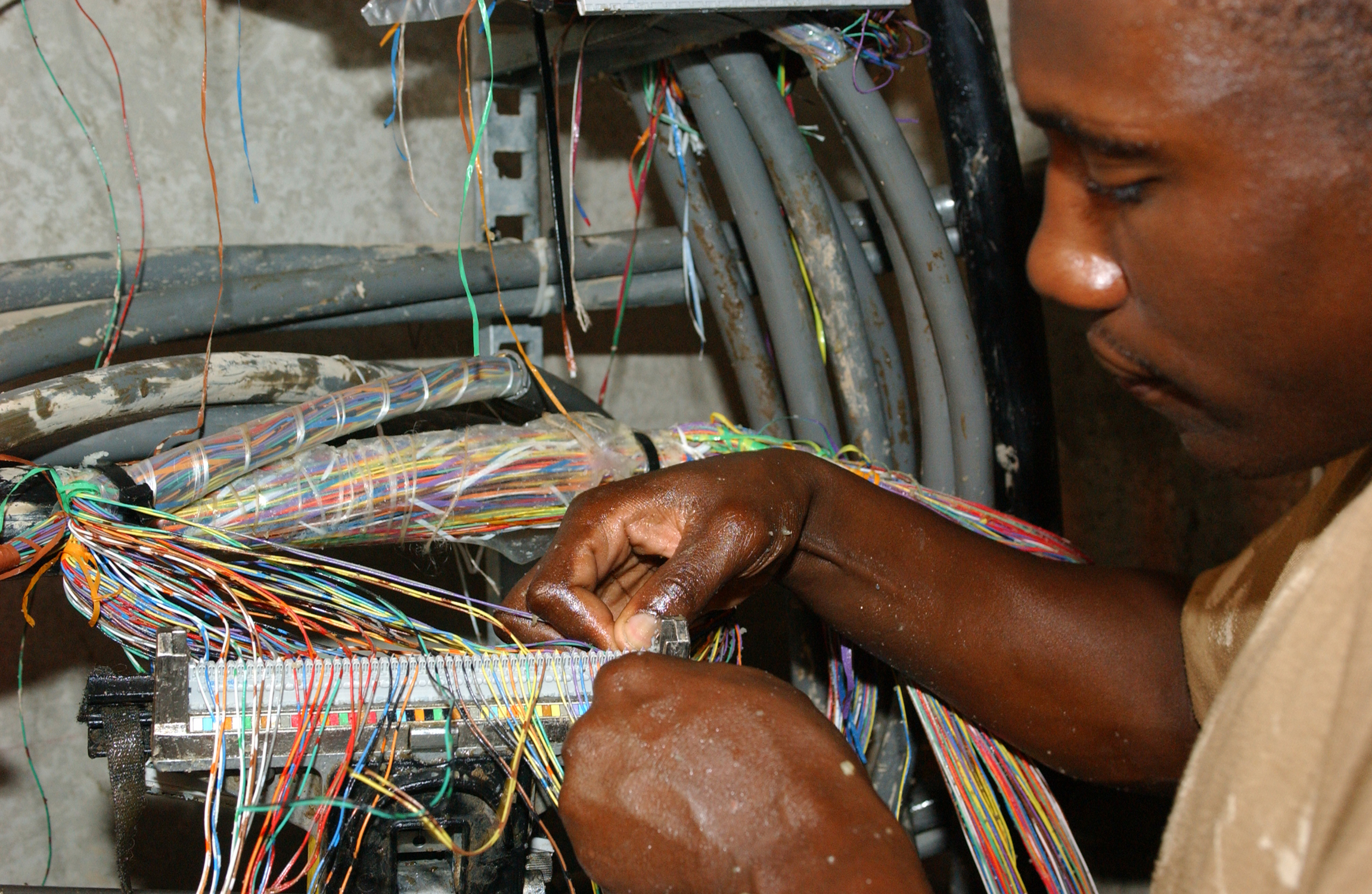 Nine Airmen face 3,000+ wires, one big job > Air Combat Command ...