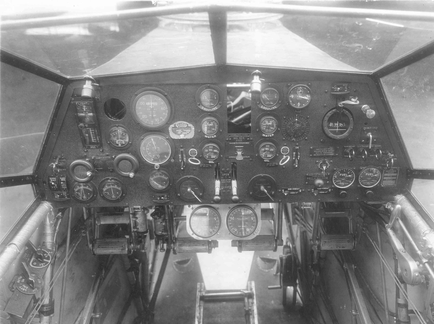 Curtiss XB-2 cockpit instrument panel : r/cockpits