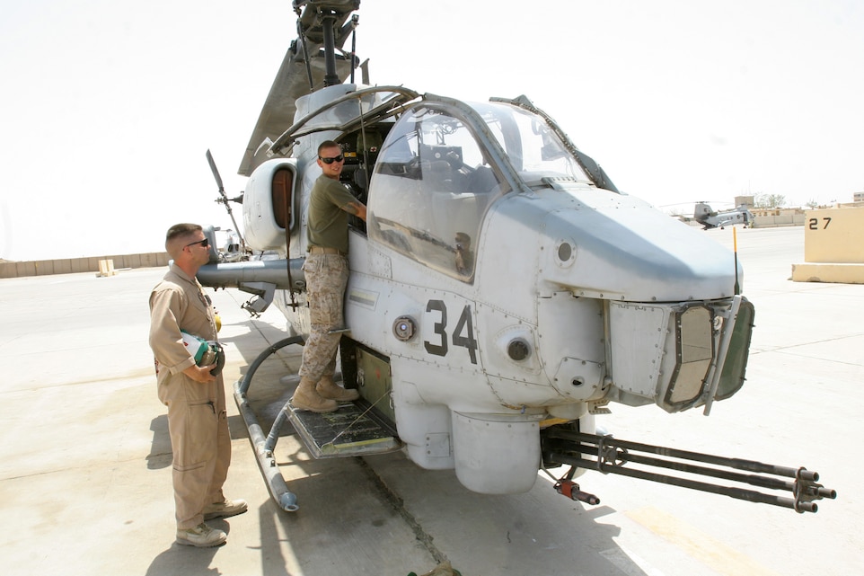 ALSS Marines maintain Viper pilots safety > 3rd Marine Aircraft Wing > News