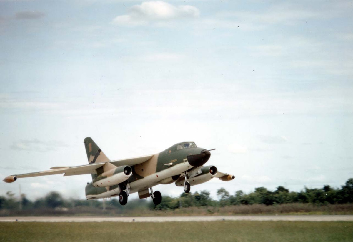 Italeri/Airwaves 1/72 EB-66C Destroyer ECM Aircraft - Ready for ...