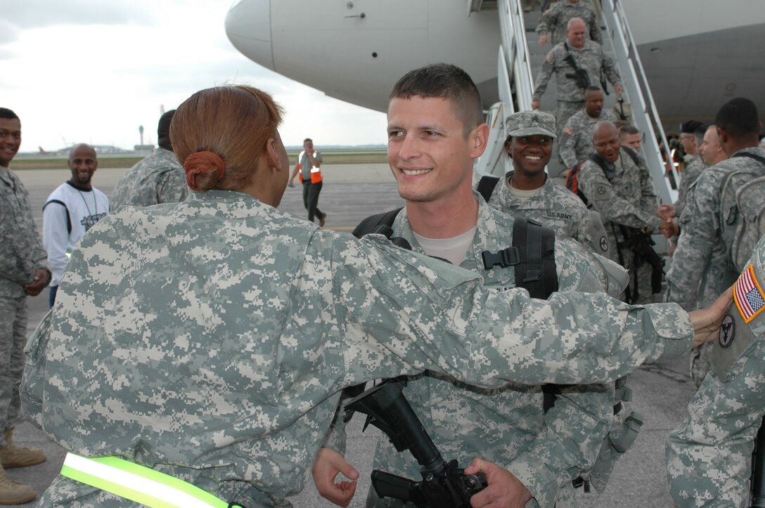 Army Sgt. 1st Class Anazia Patterson welcomes home Birmingham resident ...