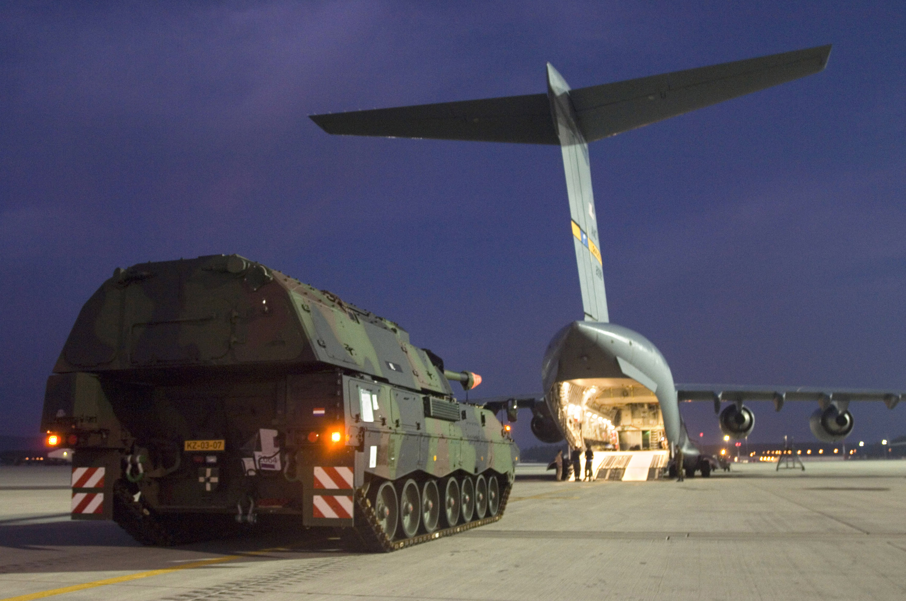 Howitzer takes flight > Air Force > Article Display