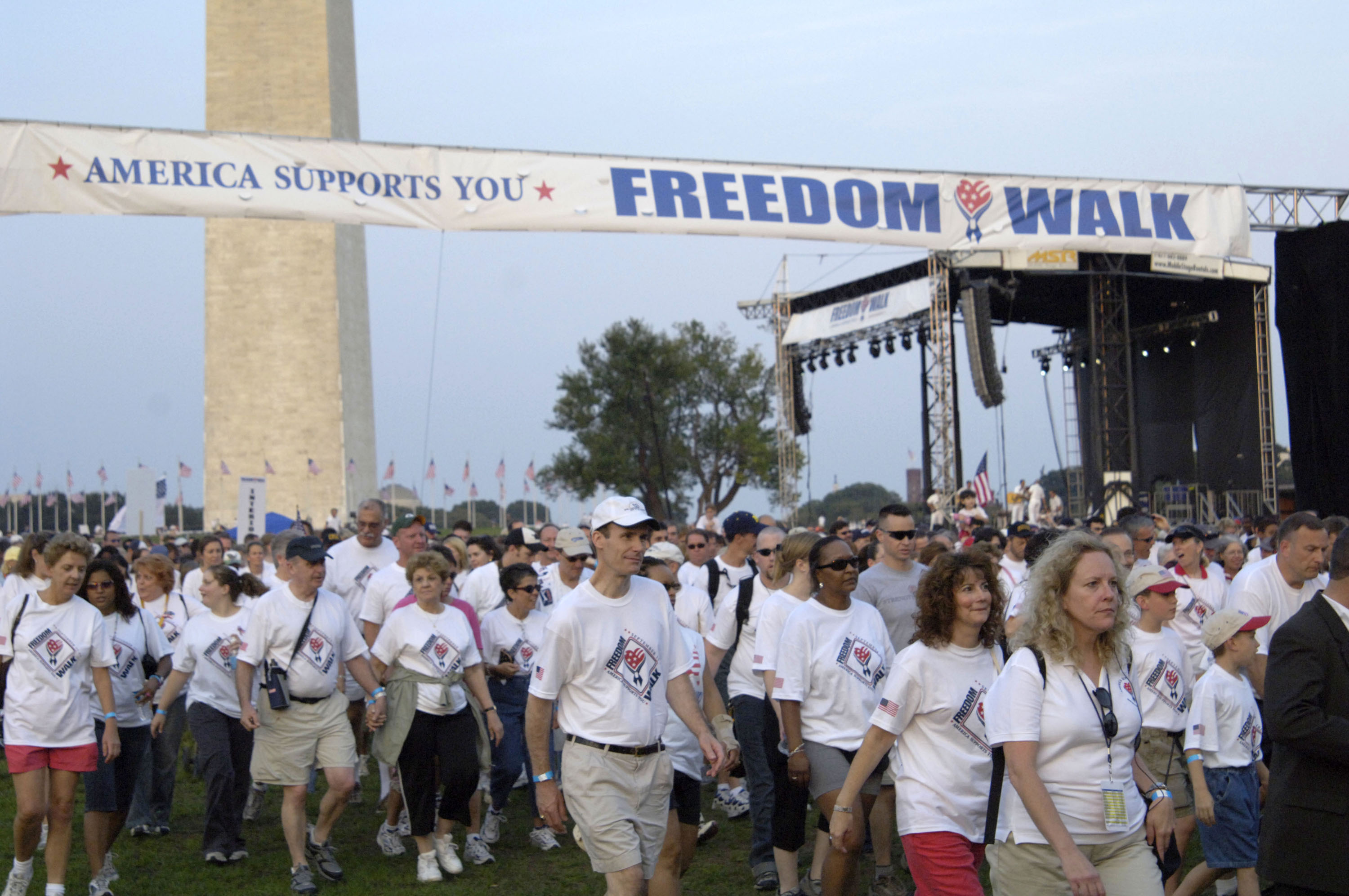 Thousands trek in 'America Supports You' Freedom Walk > Air Force ...