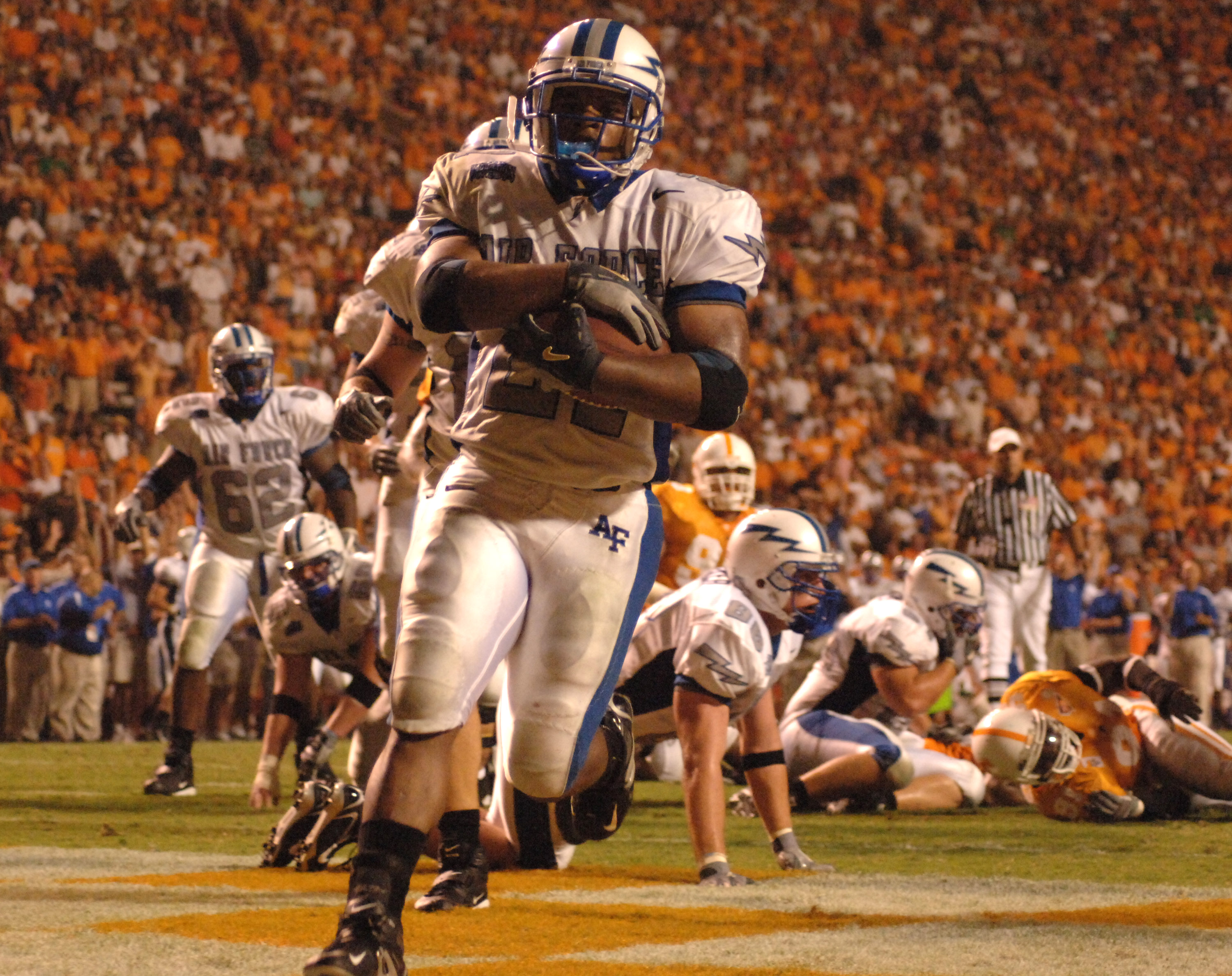 Falcons gain respect despite 31-30 loss to Tennessee > Air Force ...