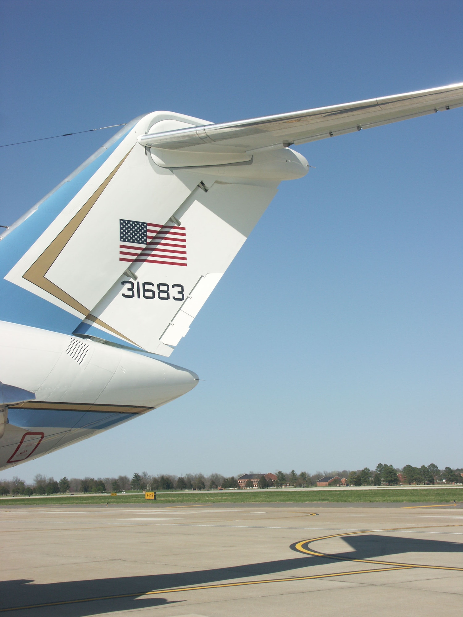 Santa visits > 932nd Airlift Wing > Article Display