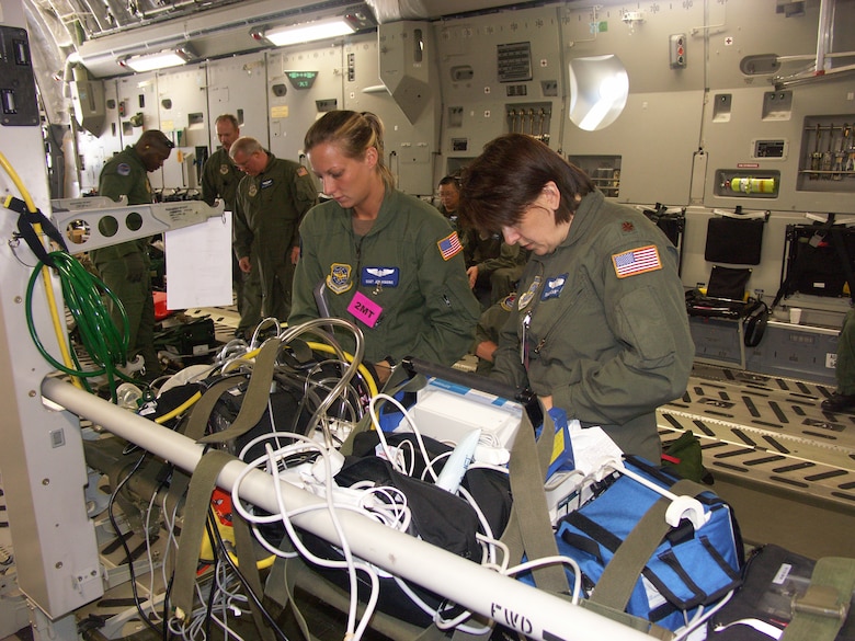 Scott aeromedical evacuation reservists train on C-17 > Air Force ...