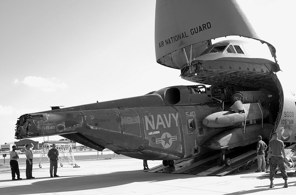 HMH-361 heavy lifts Blackhawk in successful recovery effort > United ...