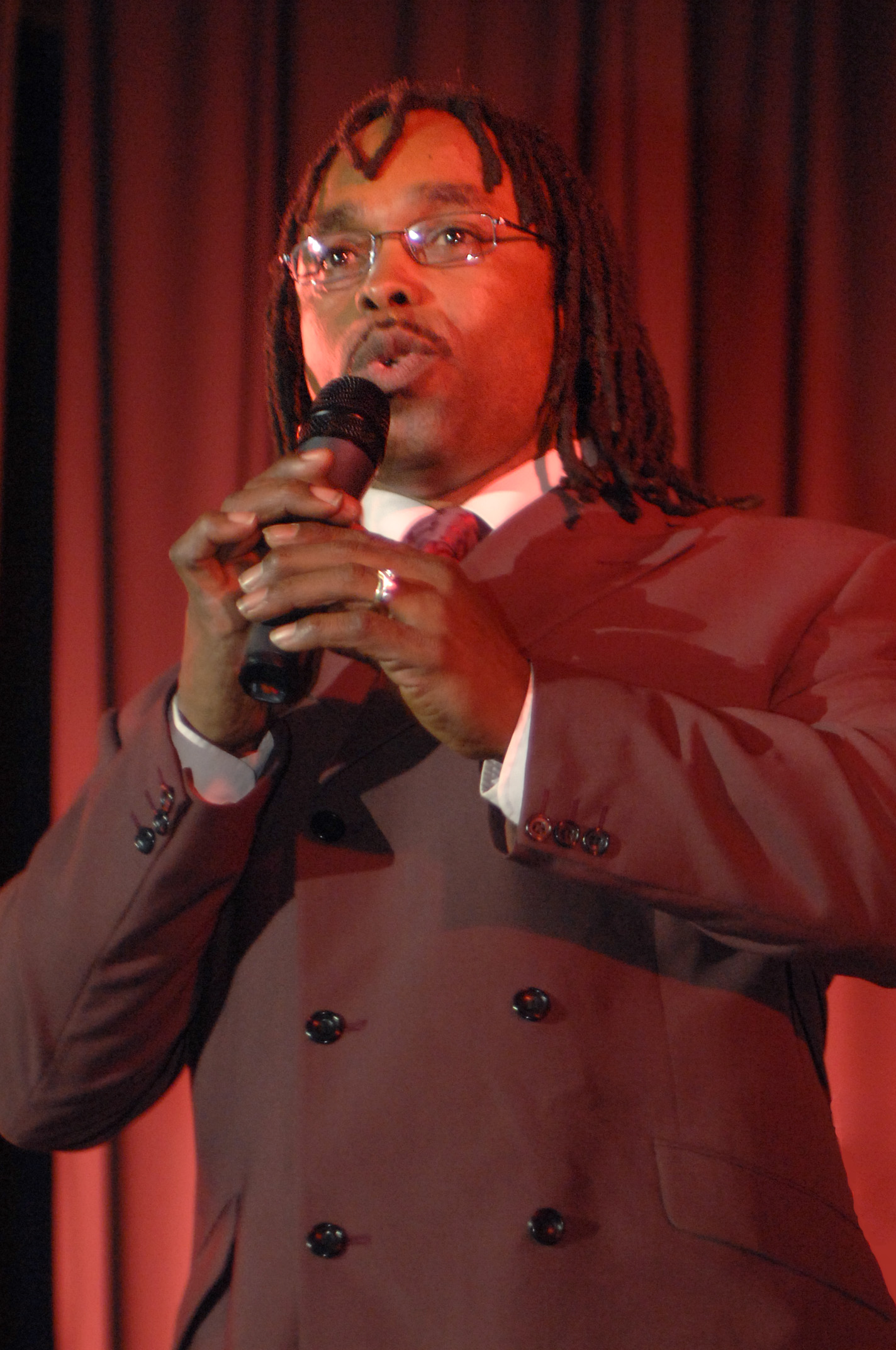 Simon says ... nine compete for shot at USAFE Idol > Royal Air Force ...