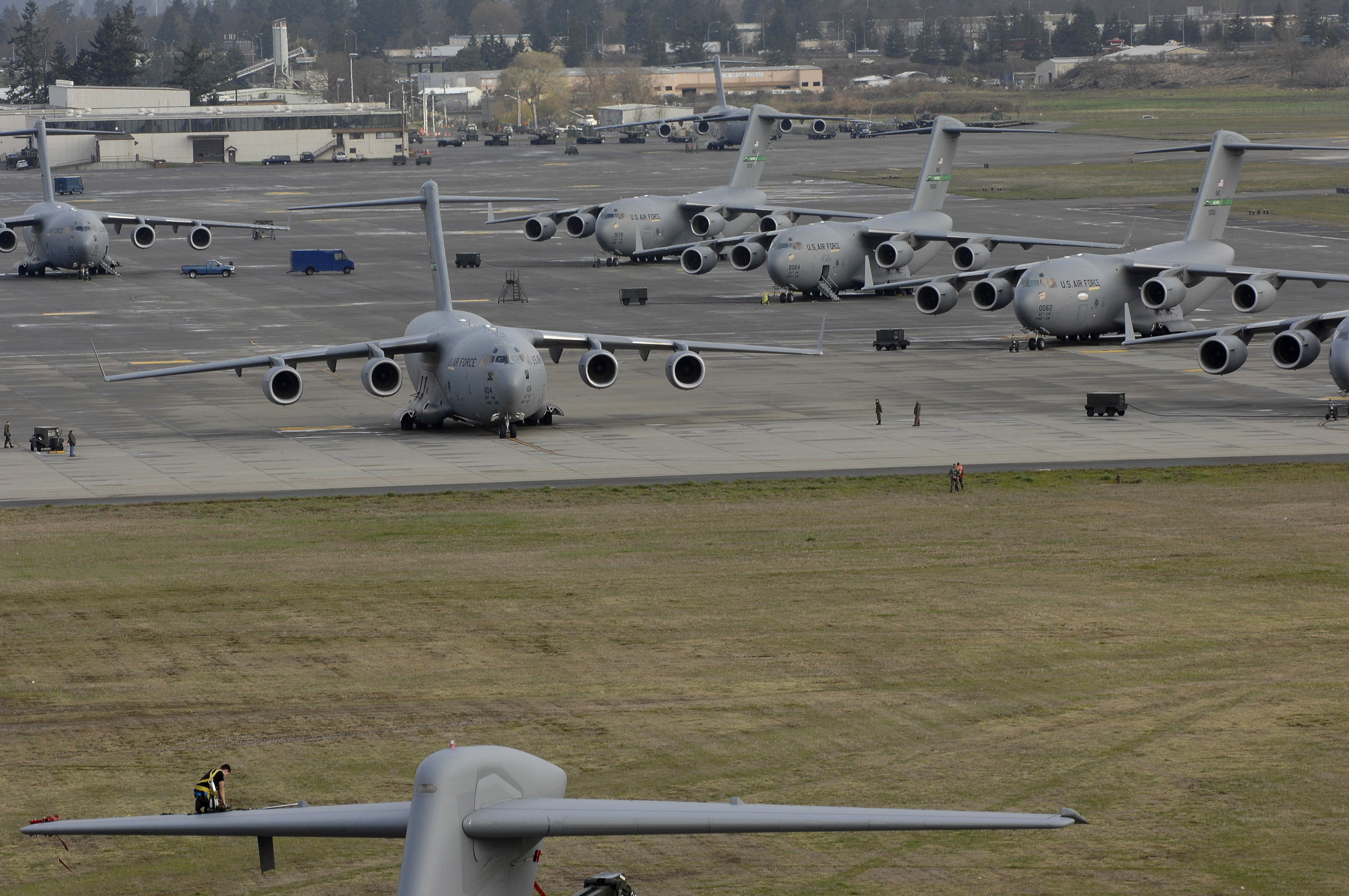 Maintainers keep C-17s flying > Air Mobility Command > Article Display