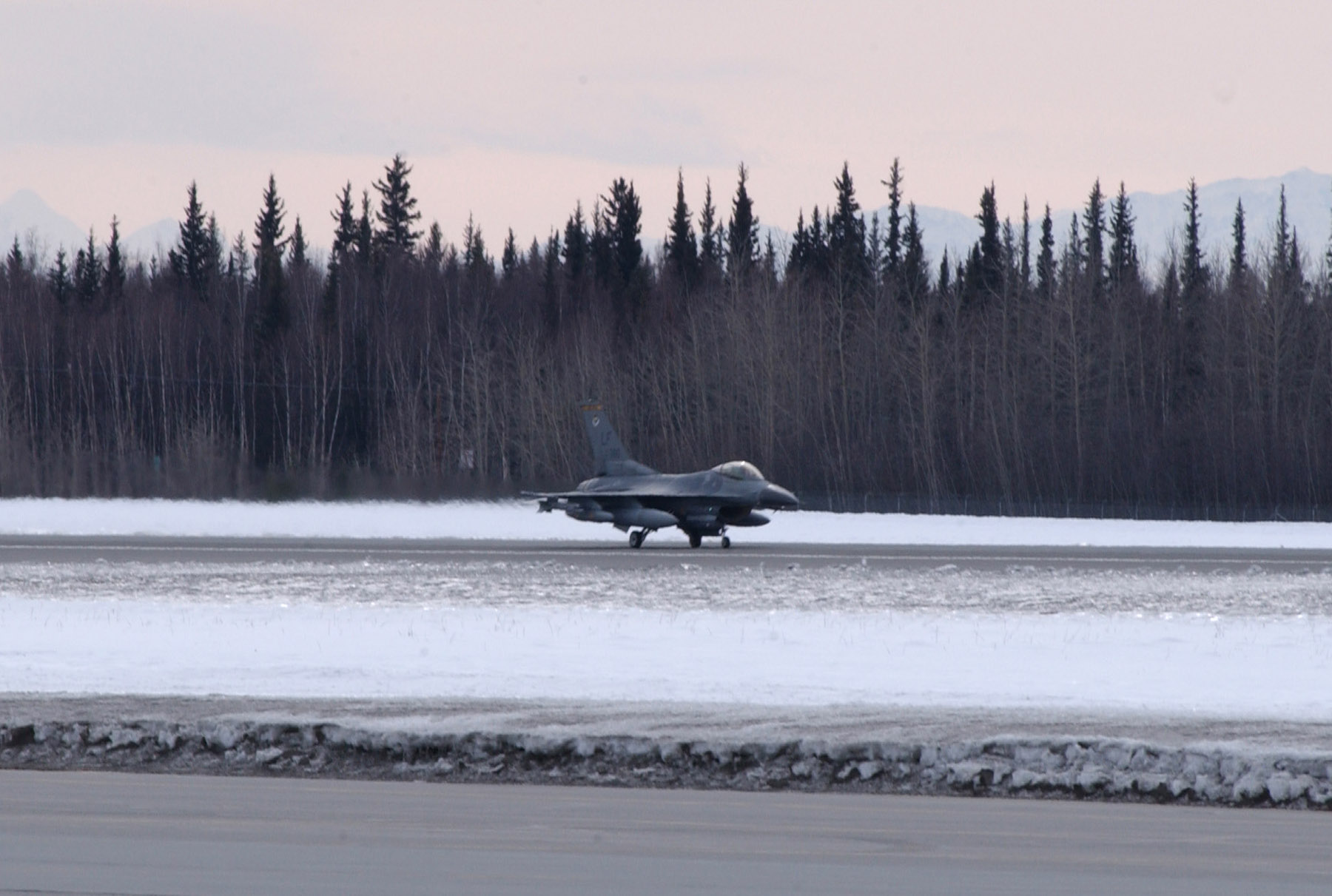 Red Flag forces huddle up at Eielson > Air Force > Article Display
