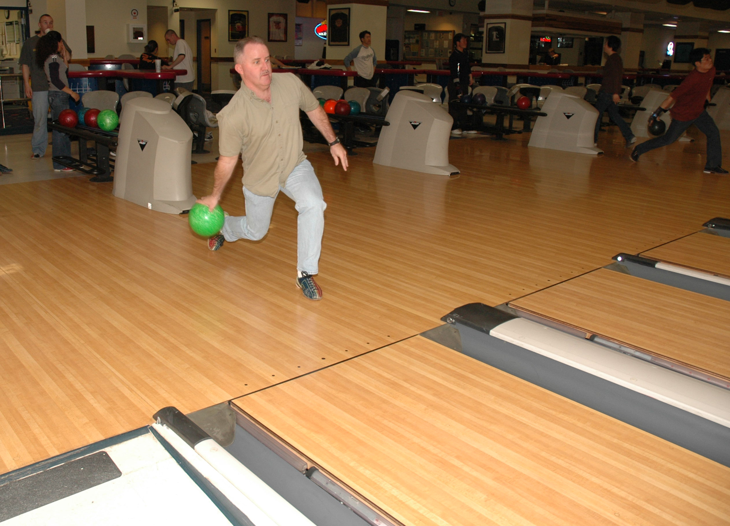 Spare-time fun: Bowling center has something for everyone > Osan Air ...