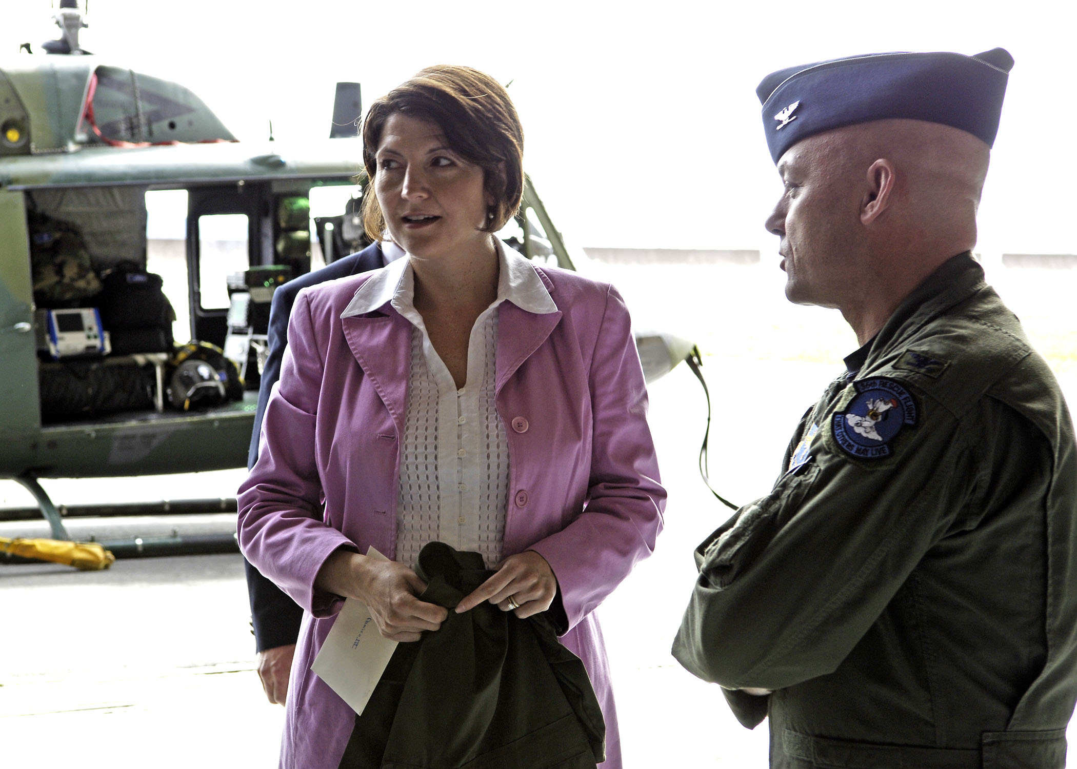 Congresswoman McMorris-Rodgers visits Rescue Flight > Air Mobility ...