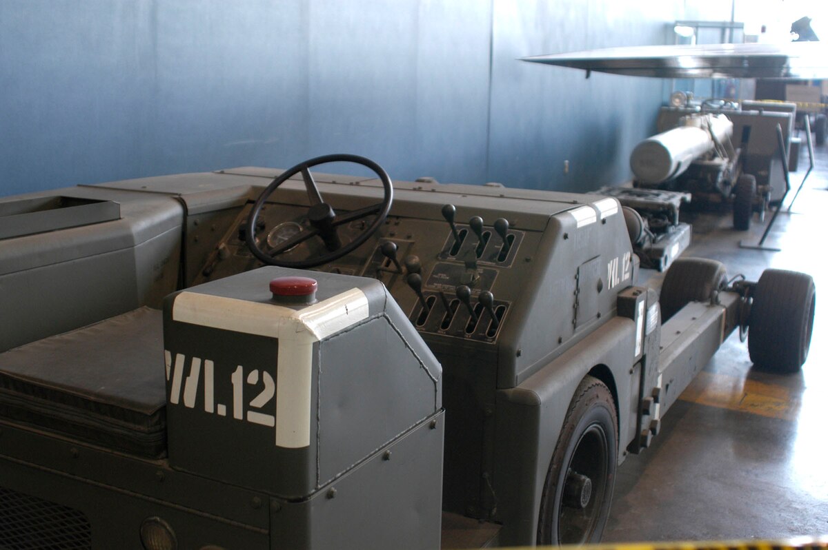 MHU-83B/E Lift Truck > National Museum of the United States Air Force ...
