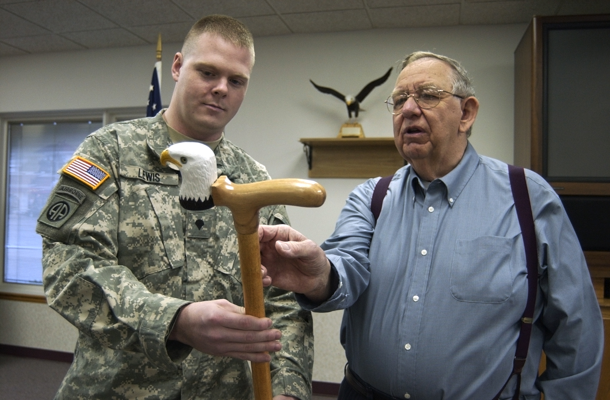Injured Army specialist receives cane from local carvers > Wright ...